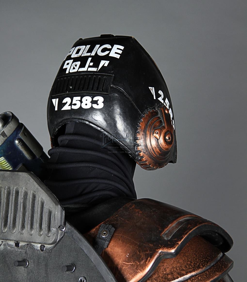 THE FIFTH ELEMENT (1997) - Policeman's Costume