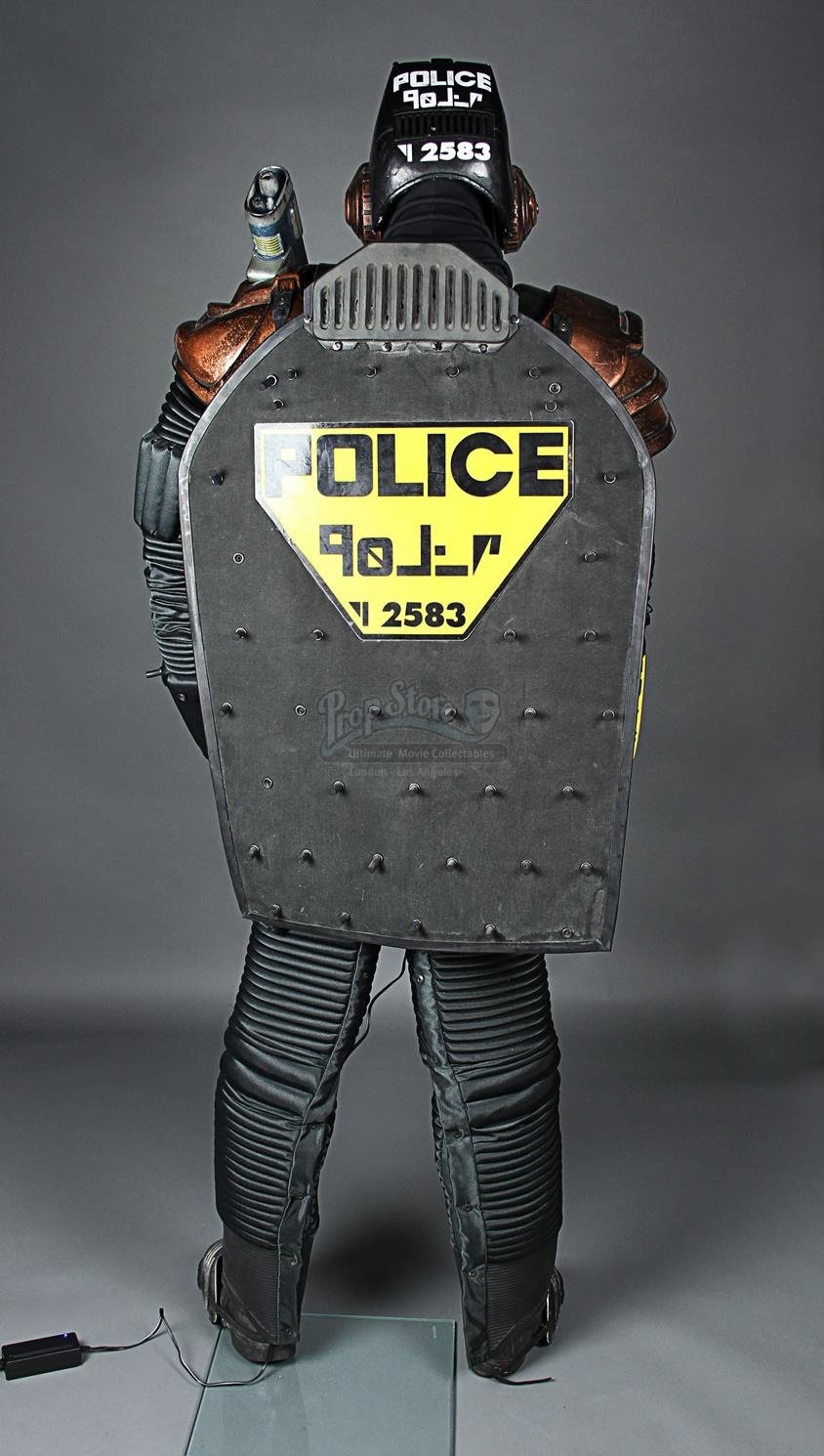 THE FIFTH ELEMENT (1997) - Policeman's Costume