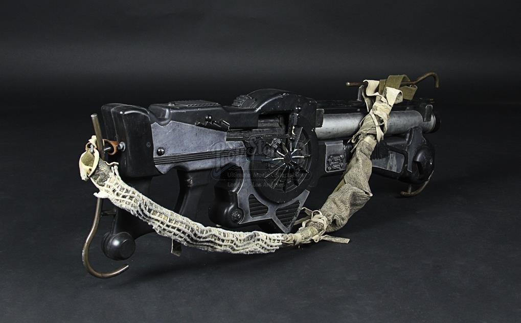 THE FIFTH ELEMENT (1997) - Hero Mangalore Rifle - Current price: £3500