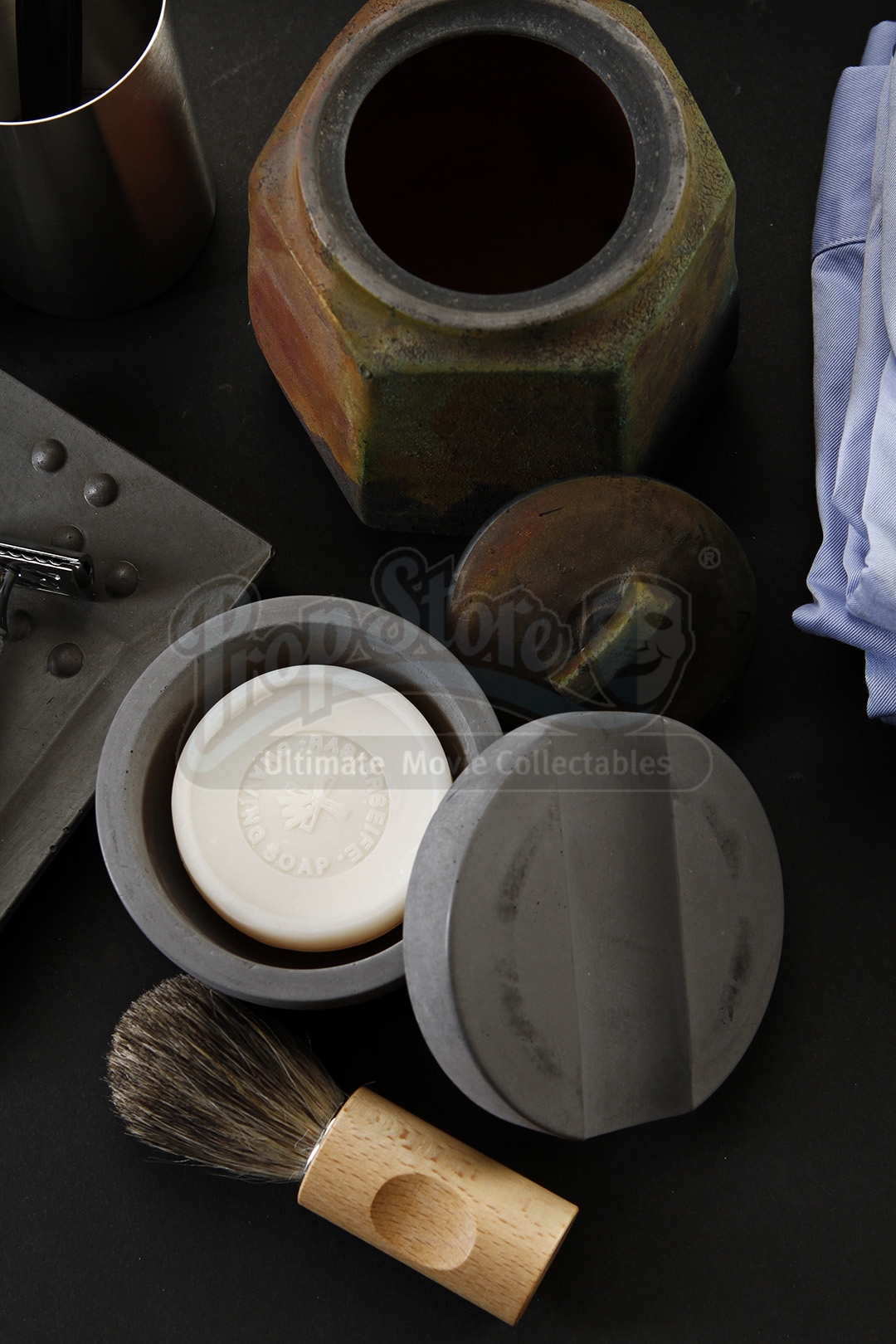 PACIFIC RIM - Stacker Pentecost (Idris Elba) Bathroom Lot