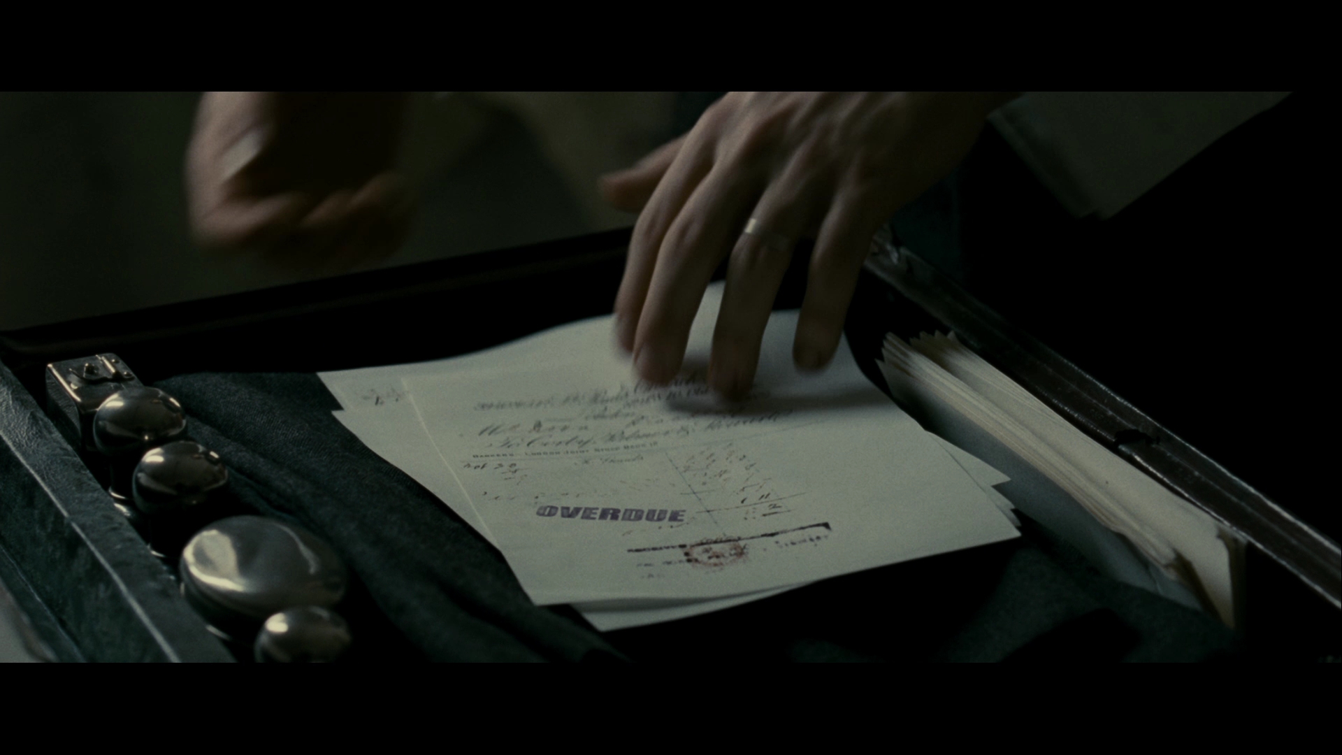 THE WOMAN IN BLACK - Arthur Kipps' (Daniel Radcliffe) Assorted Overdue ...